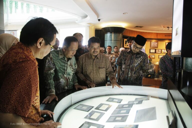 Kunjungi Pura Group, Menristekdikti Berharap Masyarakat Indonesia ...