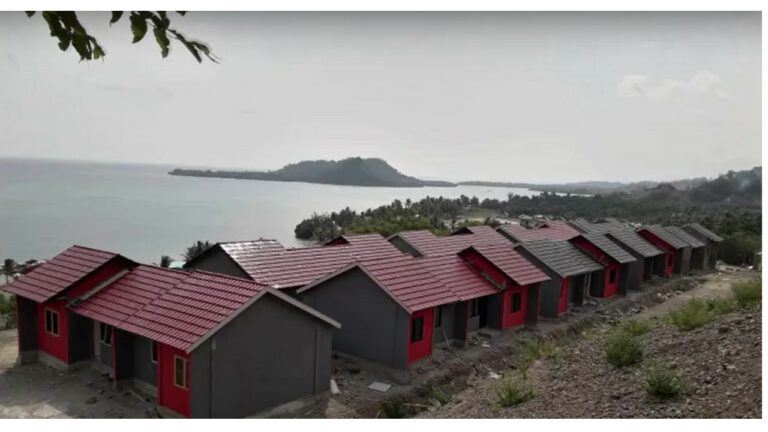 Kementerian PUPR Lakukan Serah Terima Kunci 50 Rumah Khusus Nelayan Di ...