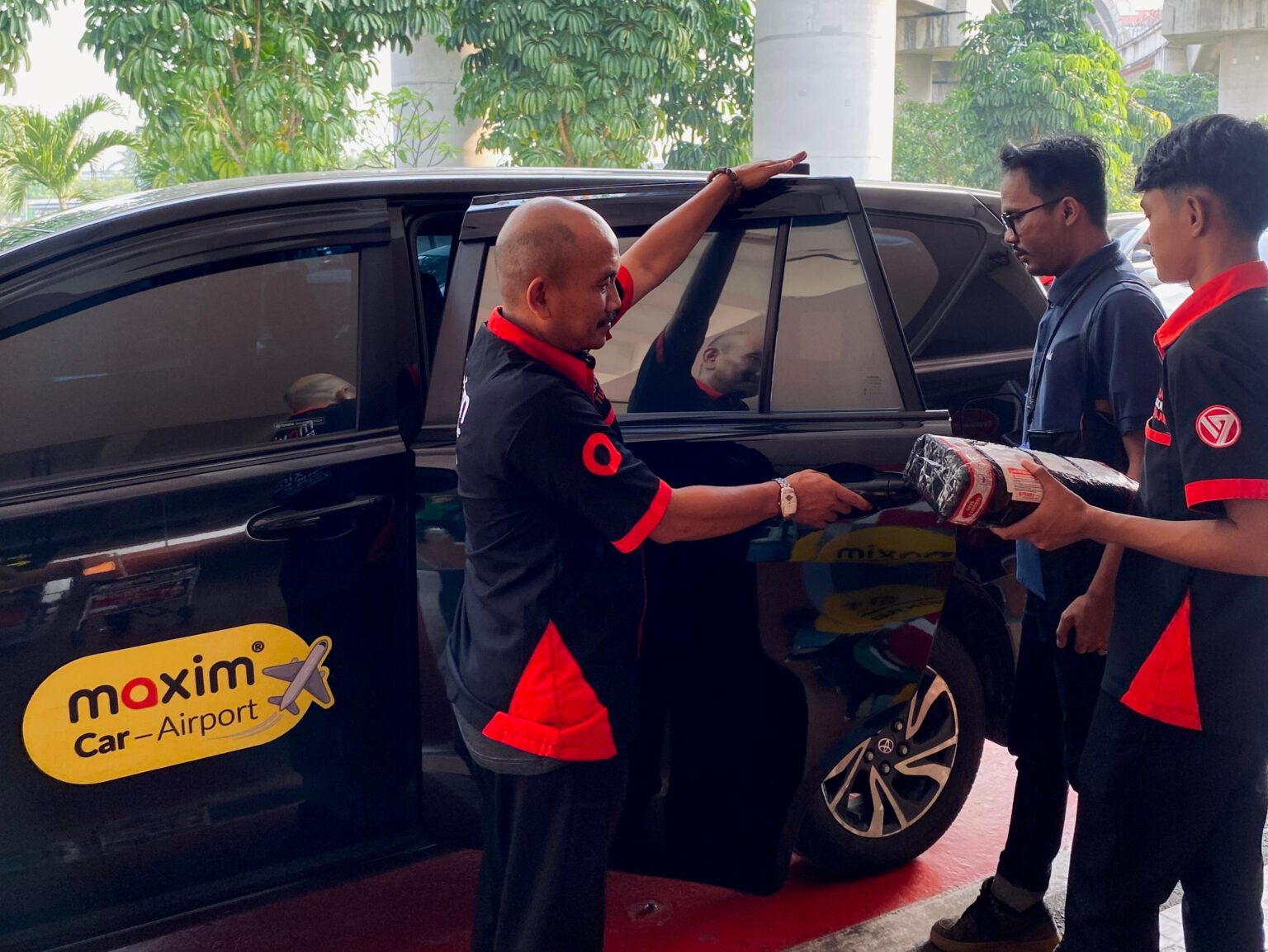 Luncurkan Layanan Car Premium, Maxim Tawarkan Perjalanan Berkelas Untuk ...
