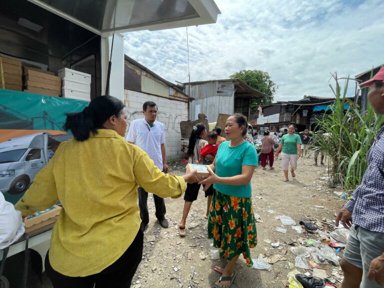 BSI Maslahat Salurkan Warteg Mobile Sedekah Makan Gratis di Kampung ...