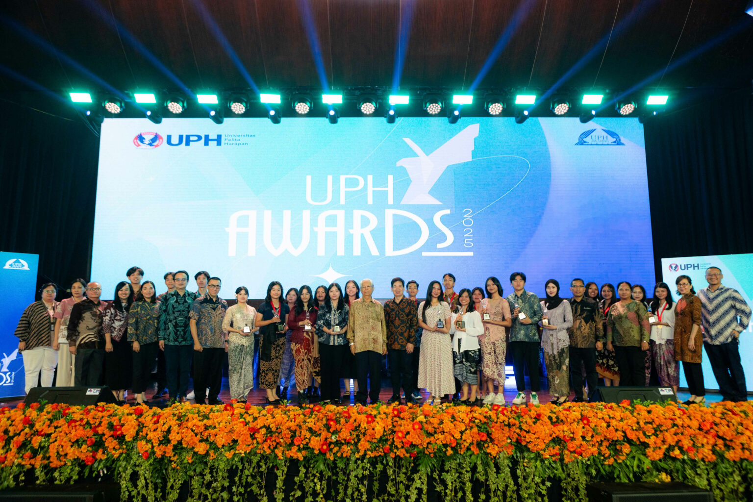 Berkarya, Berprestasi, dan Berdampak! UPH Apresiasi 501 Mahasiswa di ...
